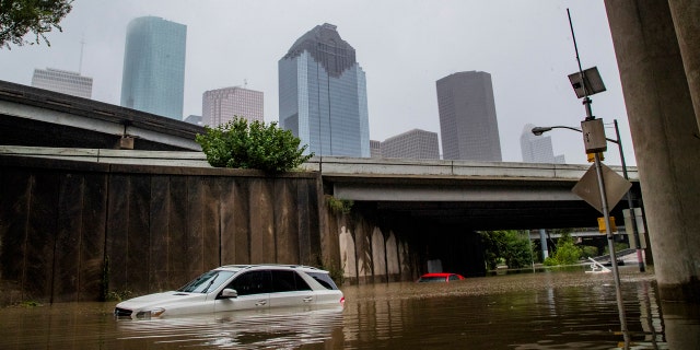 Beta floods Houston as over 500K gallons of wastewater spill, body of ...