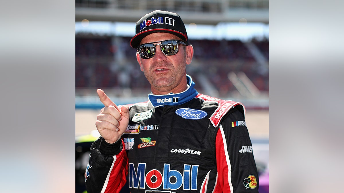 Clint Bowyer wanted to wreck nearly everyone at NASCAR's Phoenix finale ...