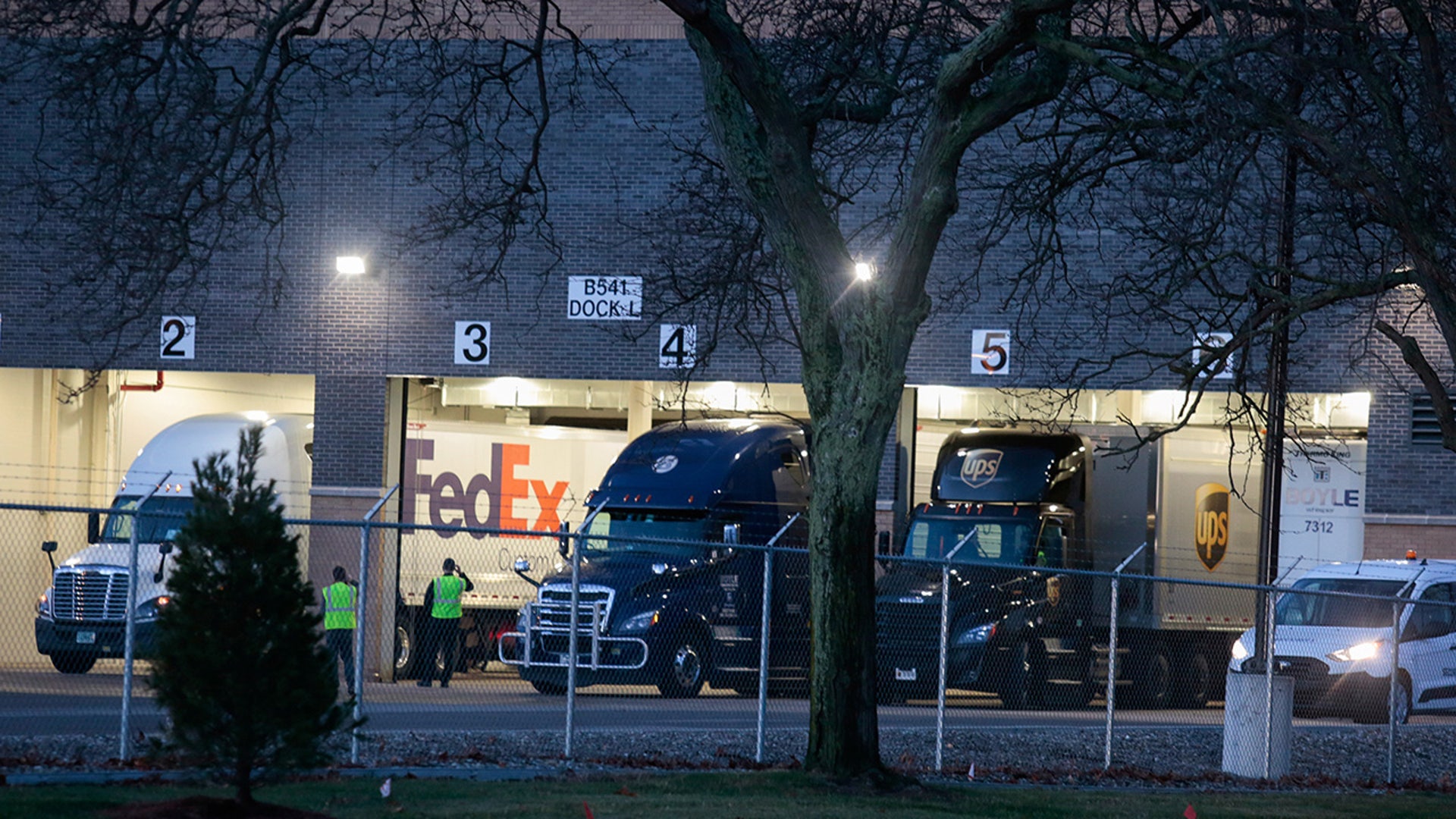 US set for first COVID-19 shots as shipments begin arriving | Fox News