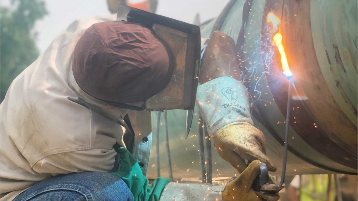 Pipeline Welder Crying Argweld® PurgElite® Purge Bladders And Dams