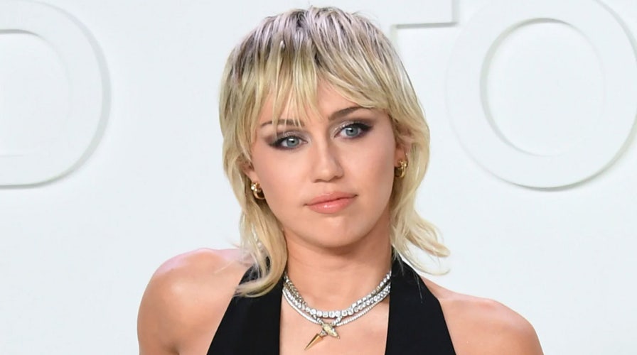 Miley Cyrus Breaks Down In Tears During Her Tribute Performance To