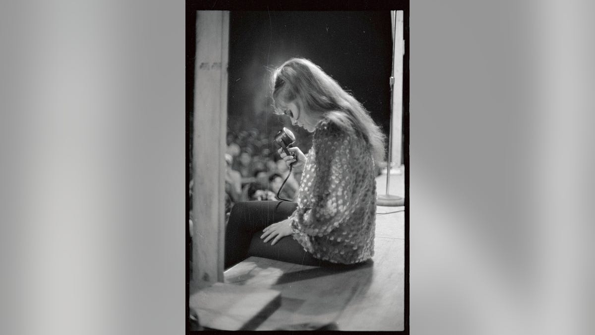 Ann Margret Reflects On ‘viva Las Vegas Visiting Troops In Vietnam ‘being With Them Has Been