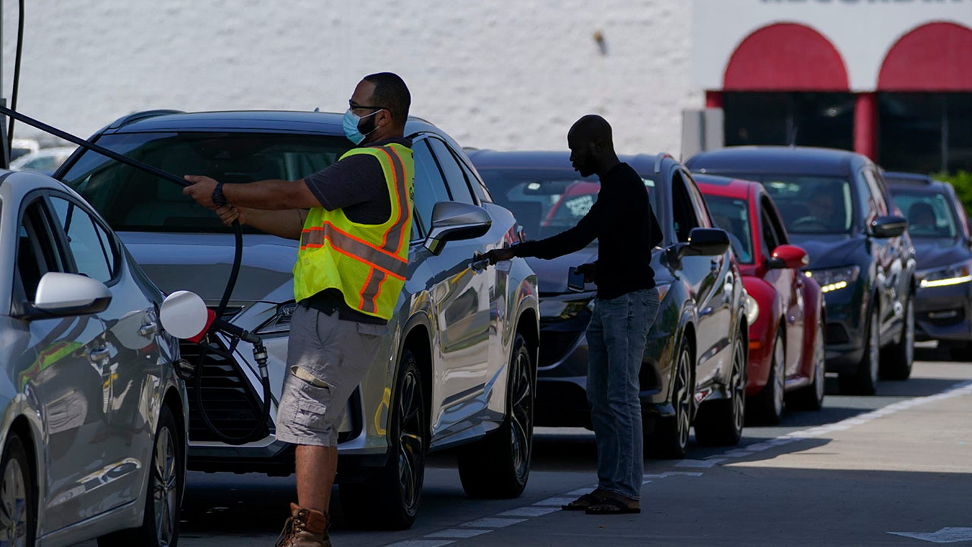 Pipeline outage causes U.S. gasoline supply crunch, panic buying | Fox News