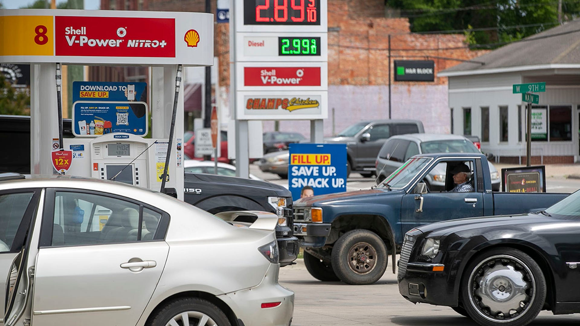 Pipeline outage causes U.S. gasoline supply crunch, panic buying | Fox News