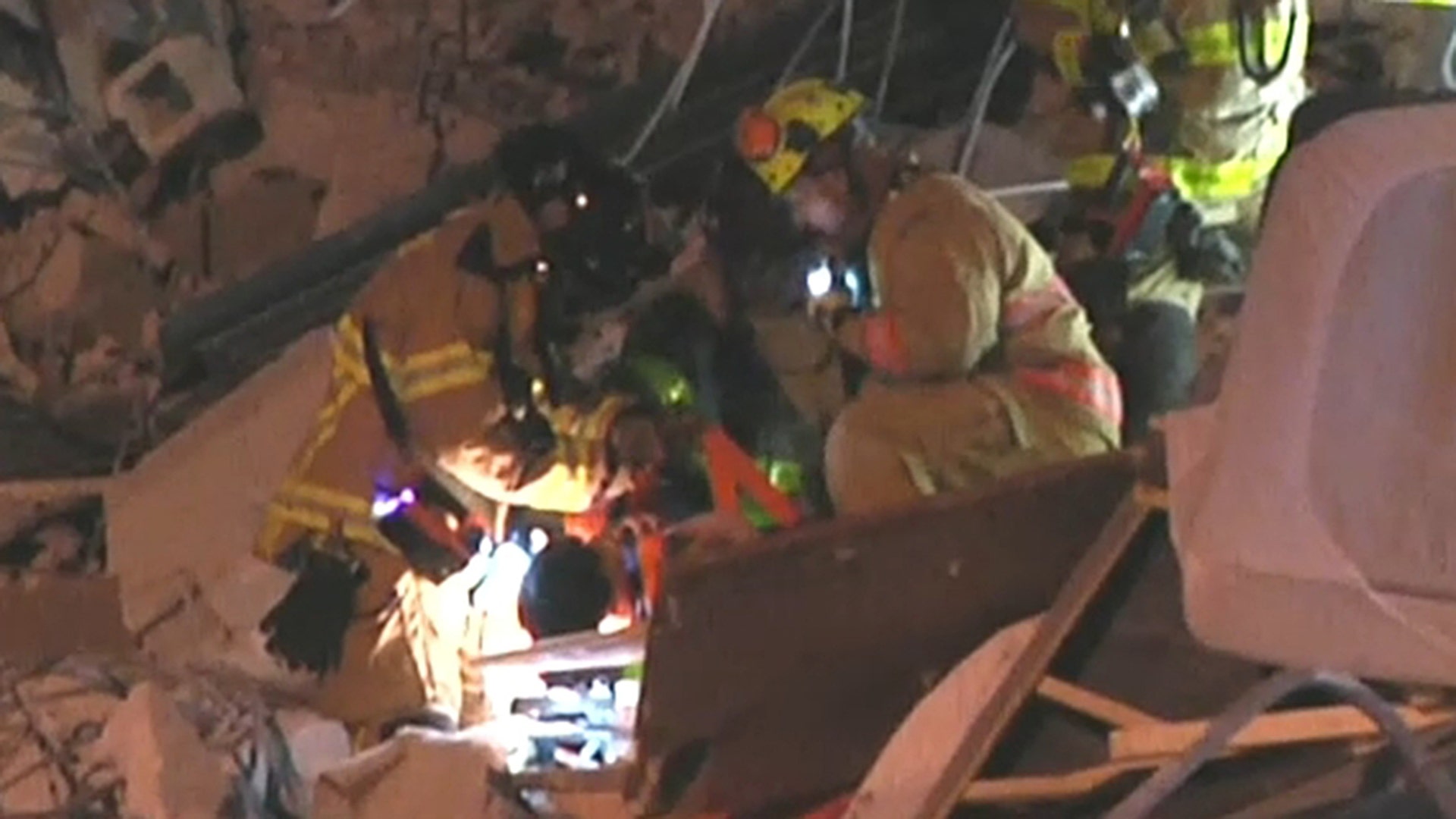 Miami building collapse: Huge emergency operation underway | Fox News