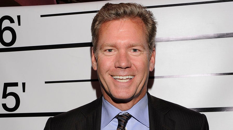 Former ‘predator Host Chris Hansen Turns Himself In On Warrant