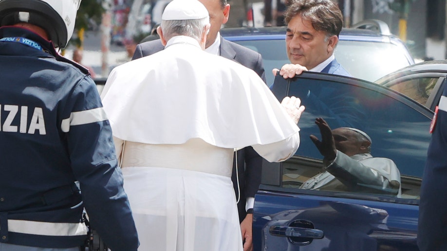 Pope Francis returns to Vatican 10 days after surgery | Fox News Pope Francis returns to Vatican 10 days after surgery | Fox News