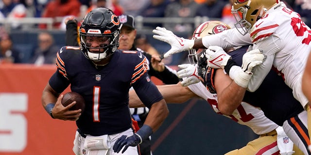 Justin Fields scrambles to avoid multiple 49ers would-be tacklers for ...