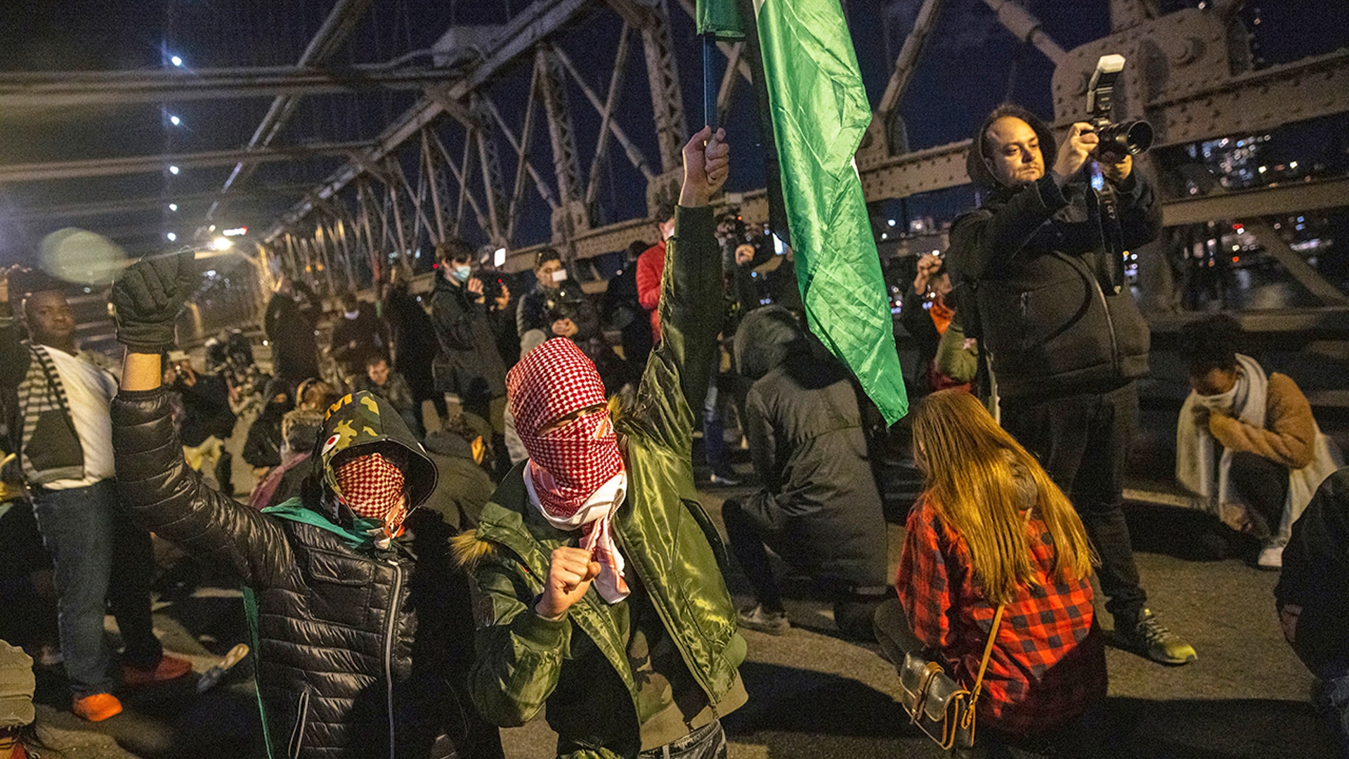 PHOTOS: Protests erupt from New York to California after Rittenhouse ...