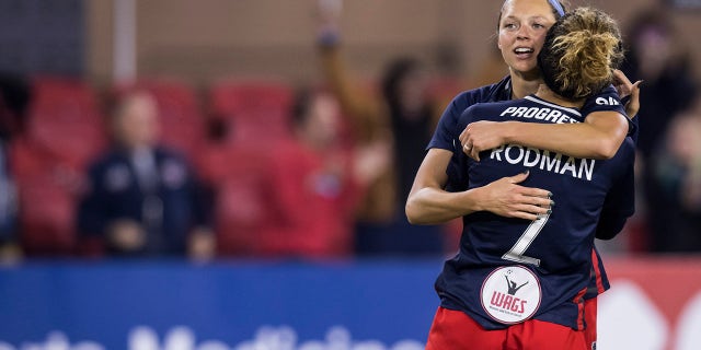 NWSL star Trinity Rodman opens up about relationship with father in ...