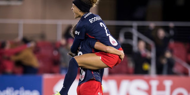 NWSL star Trinity Rodman opens up about relationship with father in ...