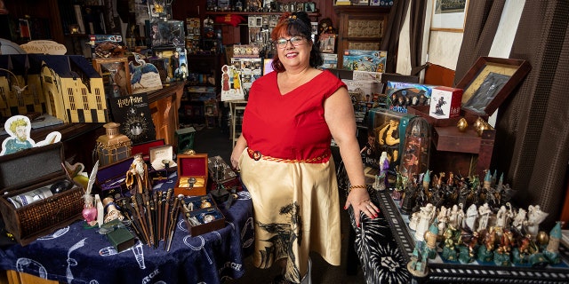 Woman has the world’s largest ‘Harry Potter’ memorabilia collection ... Woman has the world’s largest ‘Harry Potter’ memorabilia collection ...