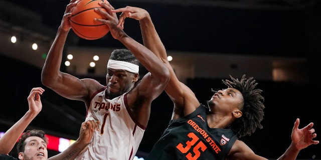 Chevez Goodwin, No. 5 USC rally in 2nd half to beat Oregon State | Fox News