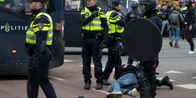 Thousands protest strict lockdown measures in Amsterdam despite local ... Thousands protest strict lockdown measures in Amsterdam despite local ...
