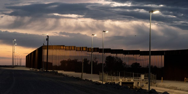 Arizona border patrol agent shoots and kills Mexican migrant on US side ...