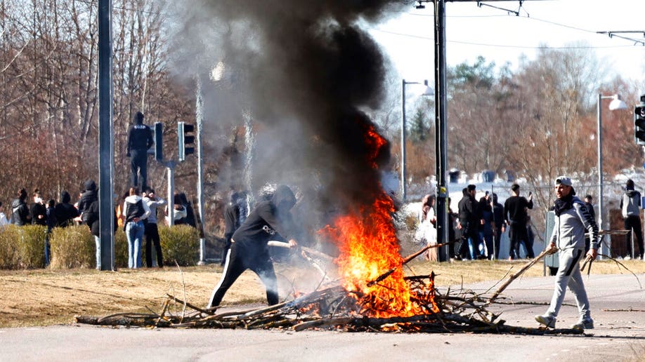 Far-right politician's threats to burn Quran sparks weekend of violence ... Far-right politician's threats to burn Quran sparks weekend of violence ...