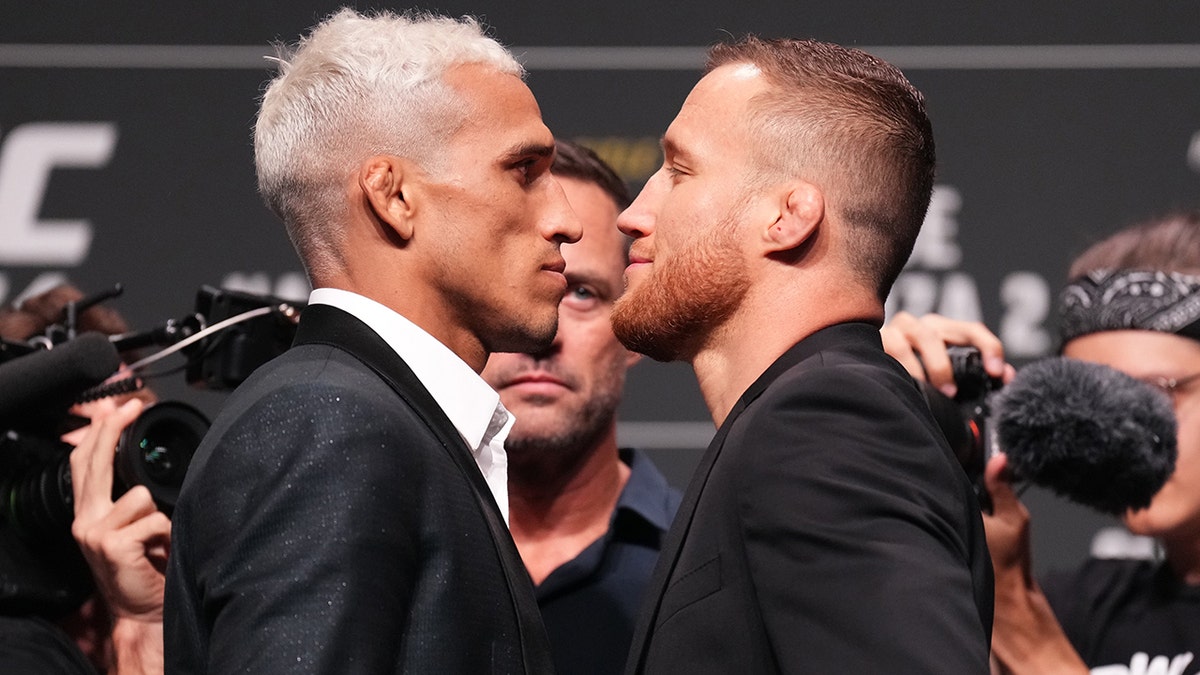 UFC 274 title fight takes shocking twist as Charles Oliveira misses ... UFC 274 title fight takes shocking twist as Charles Oliveira misses ...
