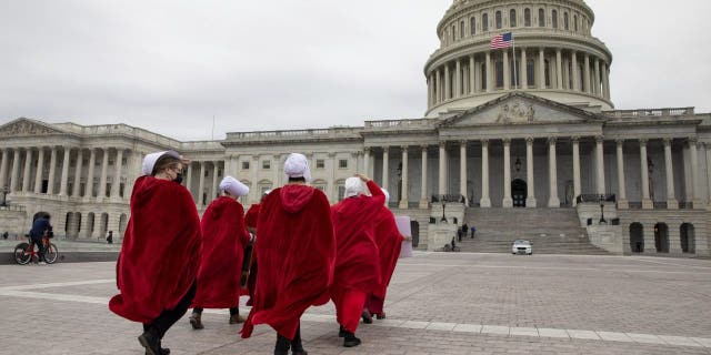 Whoopi the Handmaid: 'The View' host makes political statement with ...
