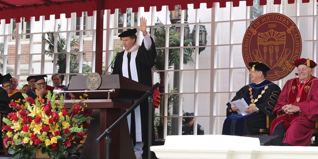 5 college graduation speeches that shocked students and parents alike ...