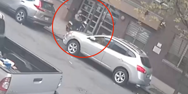 11 Year Old Nyc Girl Killed By Stray Bullet In Broad Daylight Bronx