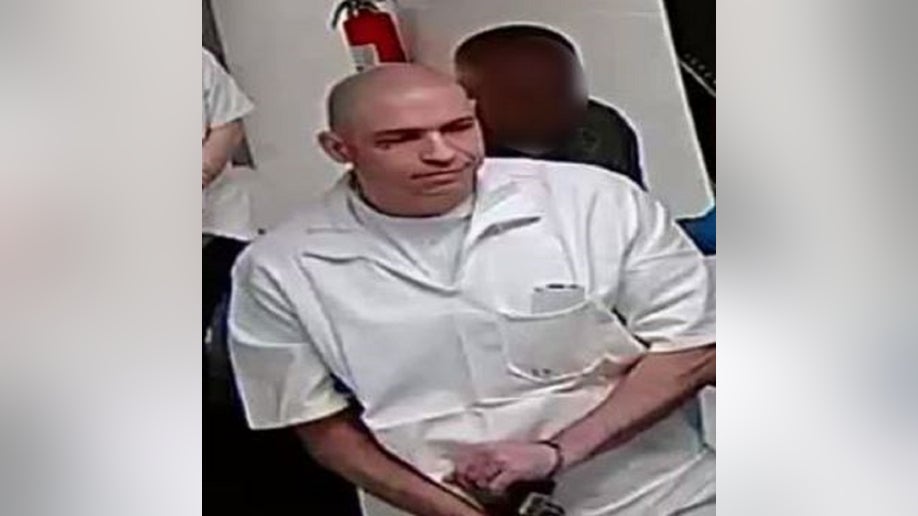 Texas officials release images of escaped killer Gonzalo Lopez in ... Texas officials release images of escaped killer Gonzalo Lopez in ...