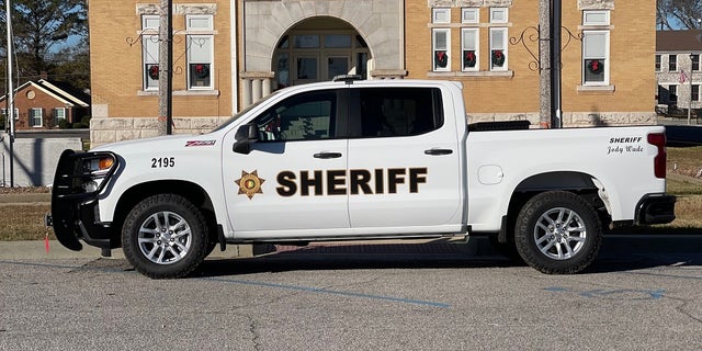 Alabama sheriff's deputies shot during pursuit of suspect, 'massive ... Alabama sheriff's deputies shot during pursuit of suspect, 'massive ...