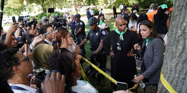 AOC denies 'faking' handcuffs after being detained in Supreme Court ...