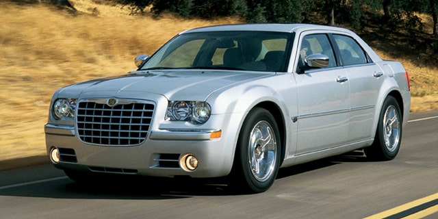 2023 Chrysler 300C unveiled as brand’s last Hemi V8-powered car | Fox News