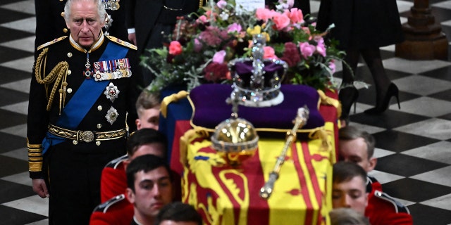 Queen Elizabeth's funeral honors late royal's 'life-long sense of duty' at Westminster Abbey ...