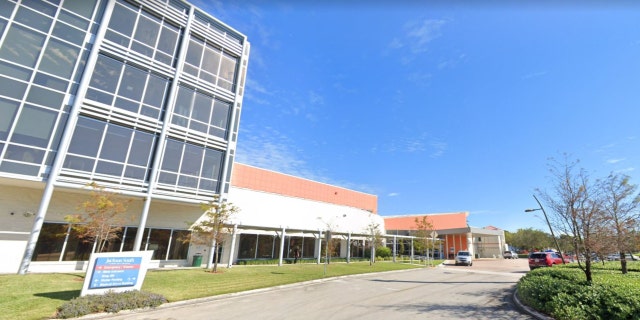 Florida sports bar shooting over karaoke leaves 3 injured: report | Fox ...