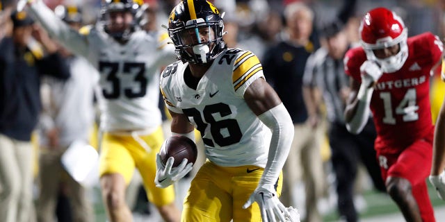 Michigan's Jim Harbaugh claims 'top-five teams go to die' at Iowa | Fox ...