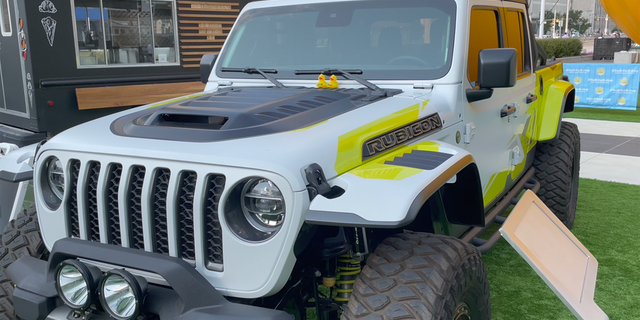 What is 'ducking'? The giant duck outside the Detroit Auto Show ...