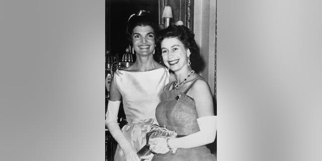 Queen Elizabeth’s coronation featured reporter who would soon become ...