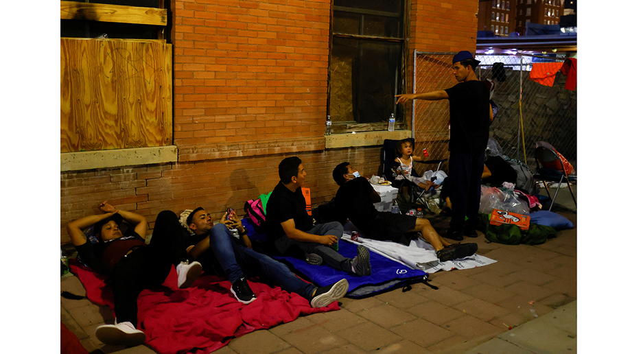 Photos Show Migrants Crowding El Paso Texas Streets Fox News
