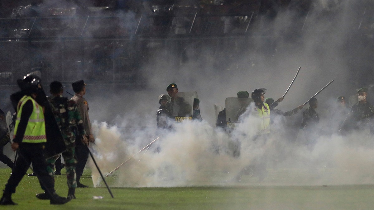 Indonesia soccer match chaos seen on video, stampede death toll at 125 ... Indonesia soccer match chaos seen on video, stampede death toll at 125 ...