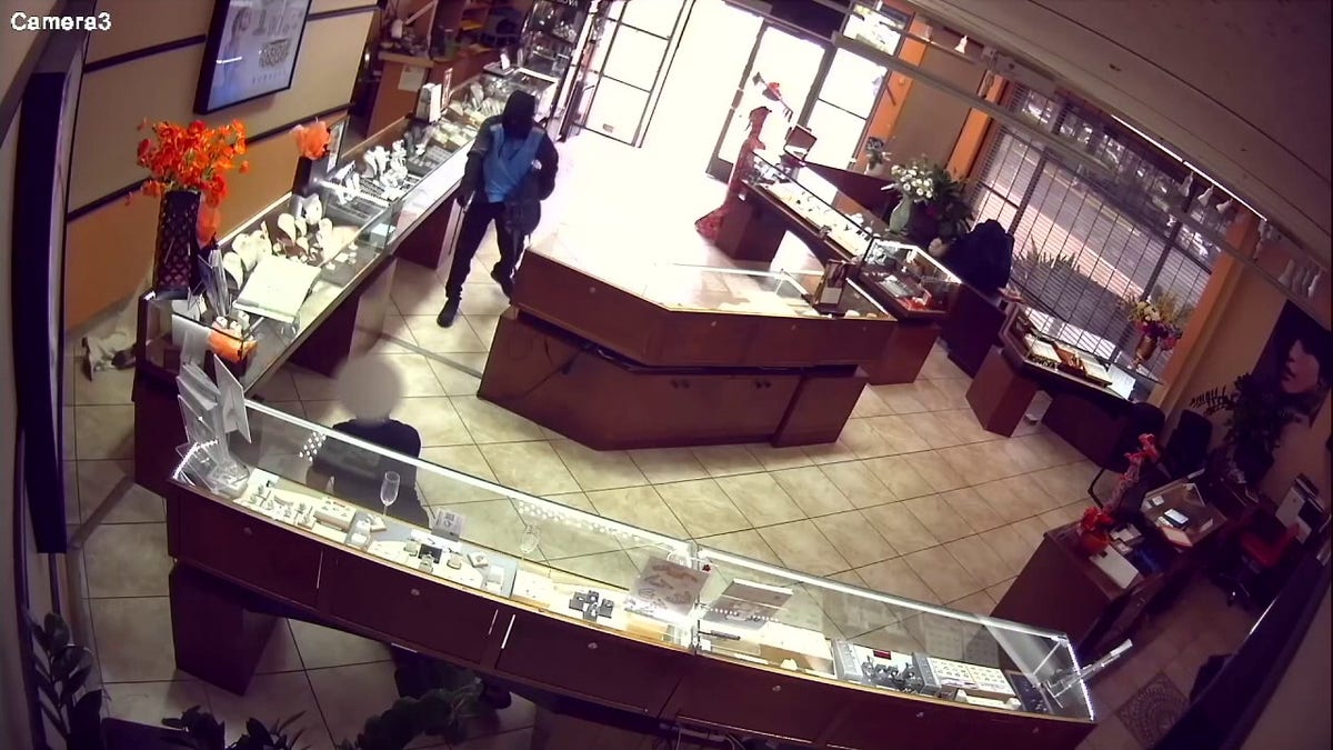 California jewelry store employee pistol-whipped; thieves disguised as ... California jewelry store employee pistol-whipped; thieves disguised as ...
