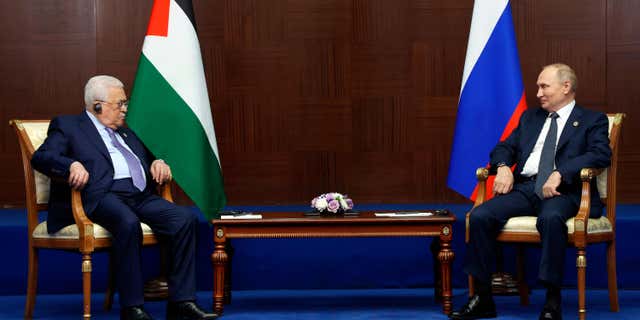 Palestinian president, in front of Putin, rules out US as Mideast peace ... Palestinian president, in front of Putin, rules out US as Mideast peace ...