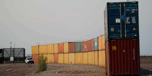 AZ continues to install shipping containers along Mexican border to ...