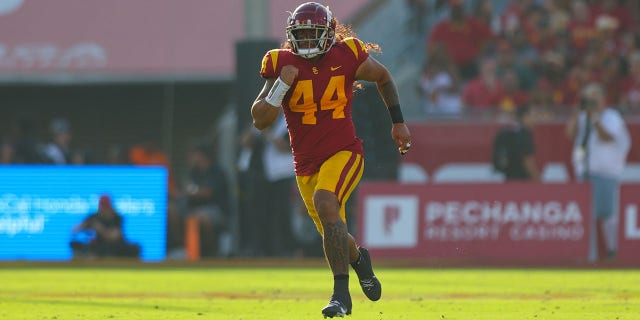 USC linebacker played through gruesome finger injury, Lincoln Riley ...