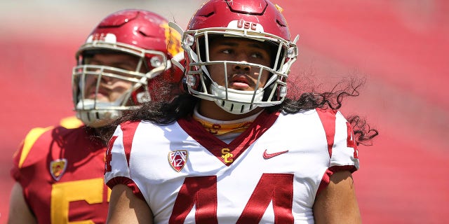 USC linebacker played through gruesome finger injury, Lincoln Riley ...