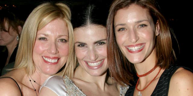 Idina Menzel and sister Cara Mentzel write children's book 'Loud Mouse ...