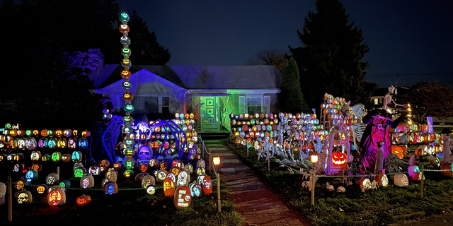 Rhode Island man’s ‘House of 1,000 Pumpkins’ Halloween display aims to ...
