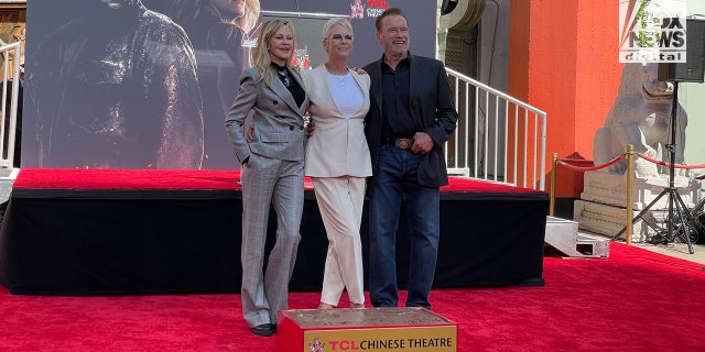 Jamie Lee Curtis details friendship with Melanie Griffith and Arnold ...