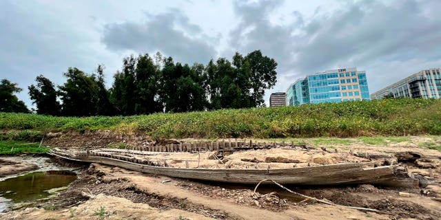Mississippi River’s low water level reveals shipwreck | Fox News Mississippi River’s low water level reveals shipwreck | Fox News