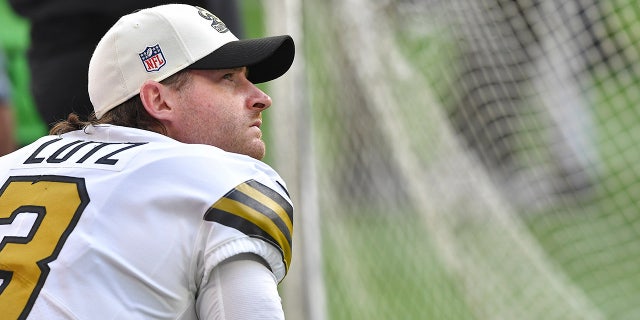 Saints' Wil Lutz misses game-tying field goal by inches, ball hits post ...