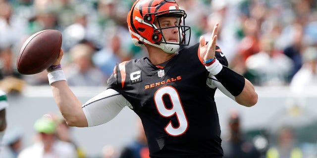 Joe Burrow puts up video game numbers in first half | Fox News