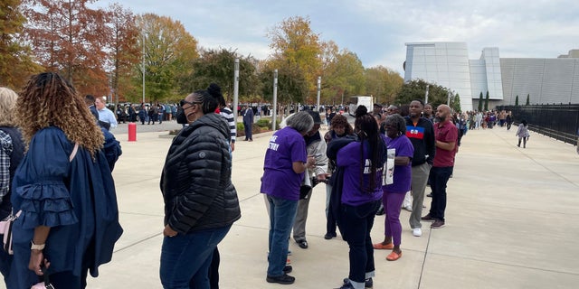 Obama makes last-minute push to get Democrats to vote in midterms, some ...