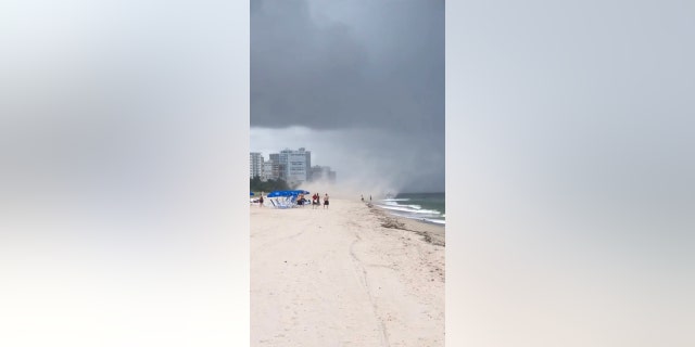Shocking video shows Florida beach storm throwing umbrellas into the ...