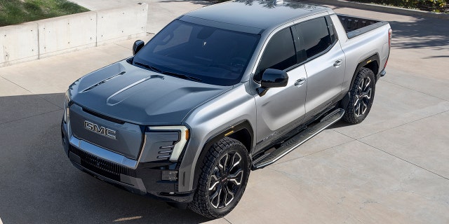 2024 GMC Sierra EV pickup debuts with Max Power, long range and a huge ...
