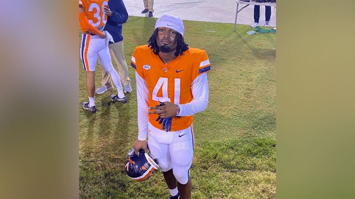 University Of Virginia Shooting Ex Football Player Suspect In Custody